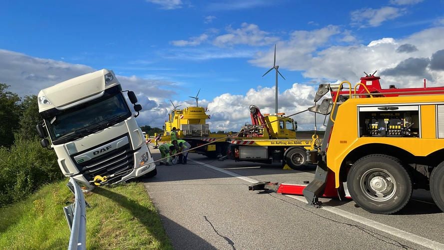 A19 nach Lkw-Unfall voll gesperrt
