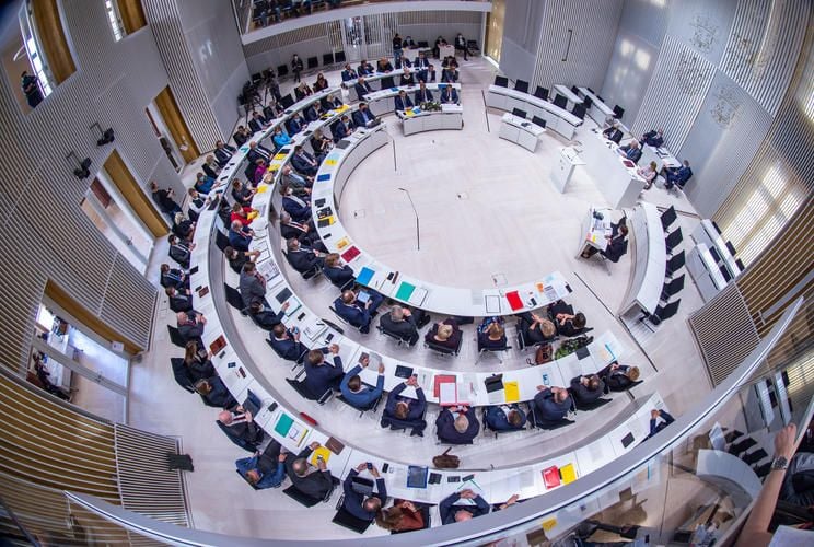 Sitzen im neuen MV-Landtag etwa wieder Blockparteien?