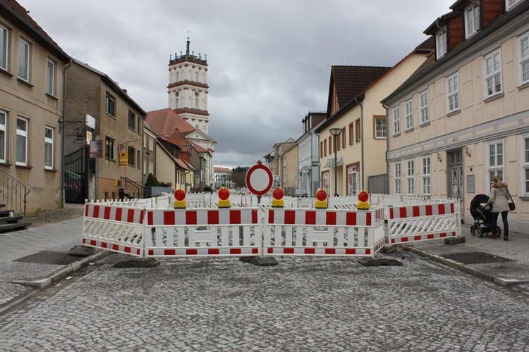 Straßen-Baustelle in Neustrelitz macht weiter Pause