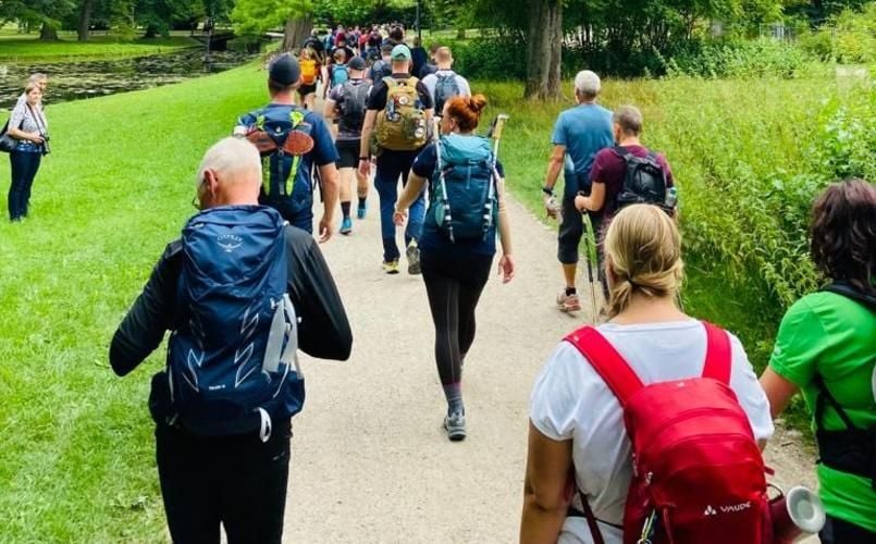 Vier „Helden” meistern 100 Kilometer-Marsch