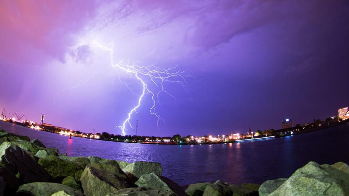 Wetterexperten warnen vor Gewitter und Starkregen – es kann sogar hageln