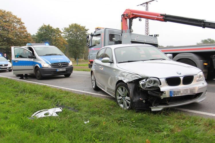 Drei Verletzte bei Unfall auf B111