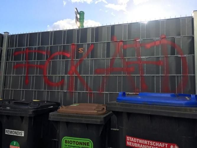 Staatsschutz ermittelt nach Anti-AfD-Parolen an Haus von Komning Staatsschutz ermittelt nach Anti-AfD-Parolen an Haus von Komning