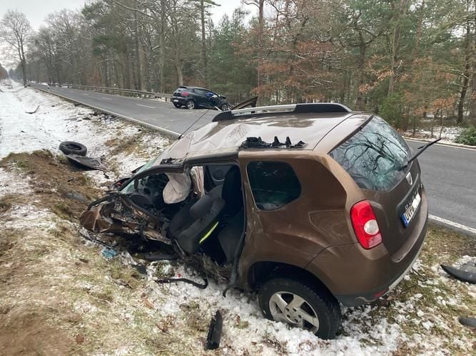 Unfall auf B109 - Eine Frau tot, ein Mann schwebt in Lebensgefahr