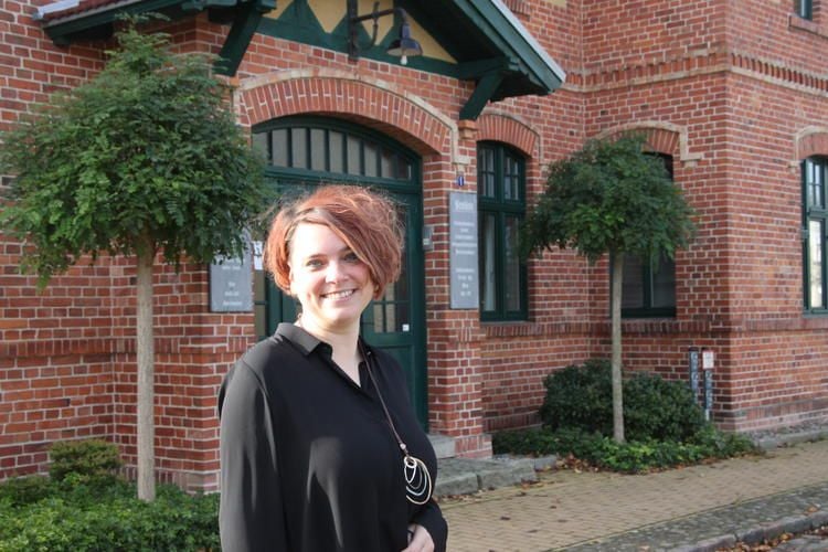 Junge Schwarzwälderin übernimmt alten Bahnhof in Dargun