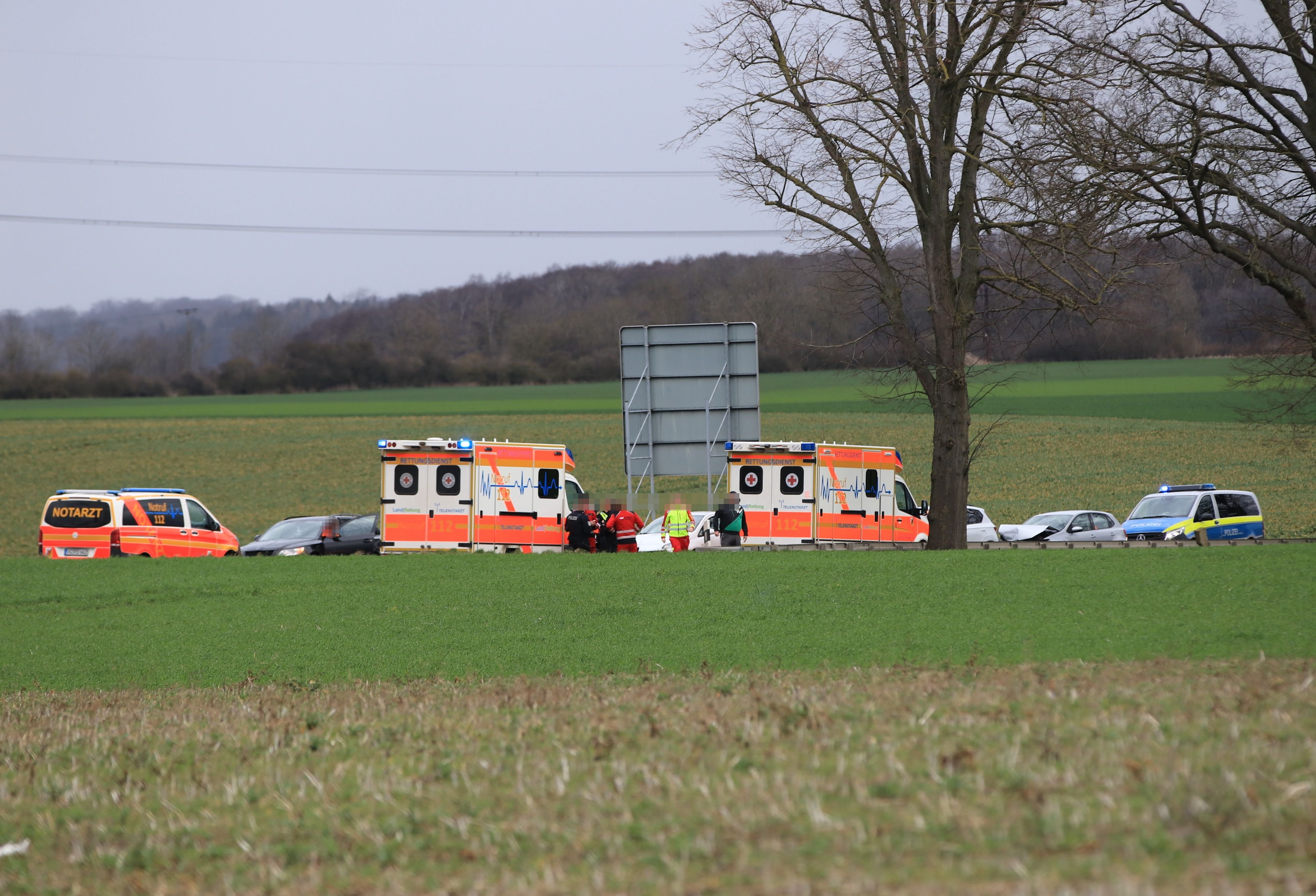 Unfall mit fünf Autos auf B109 — drei Verletzte