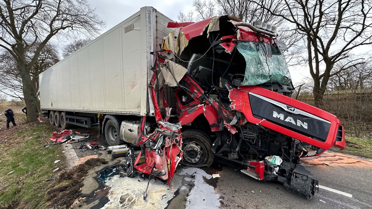 Schwerer Lkw–Unfall in der Seenplatte — L241 gesperrt