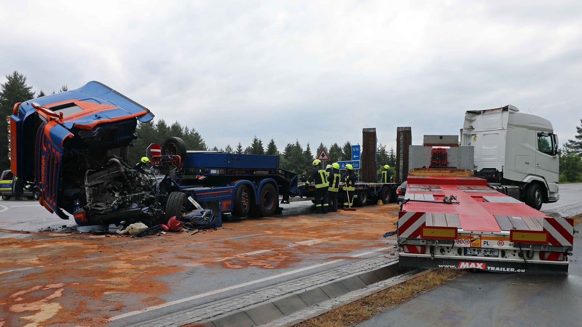 Schwerer Lkw-Unfall sorgt für Sperrung an Autobahn