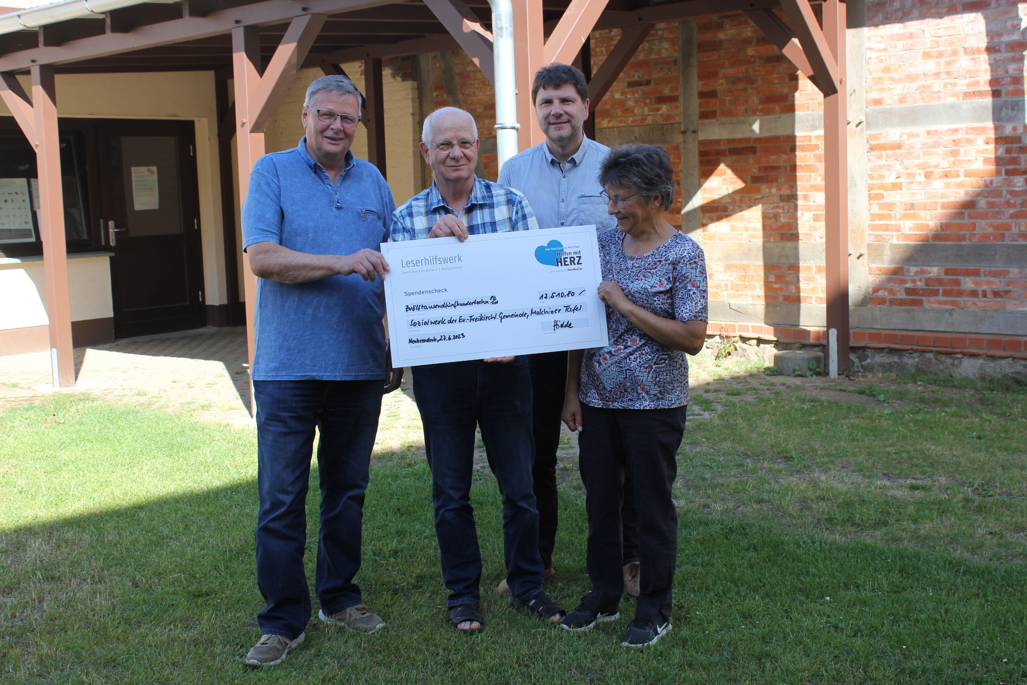 Unterstände erleichtern jetzt die Tafel–Arbeit