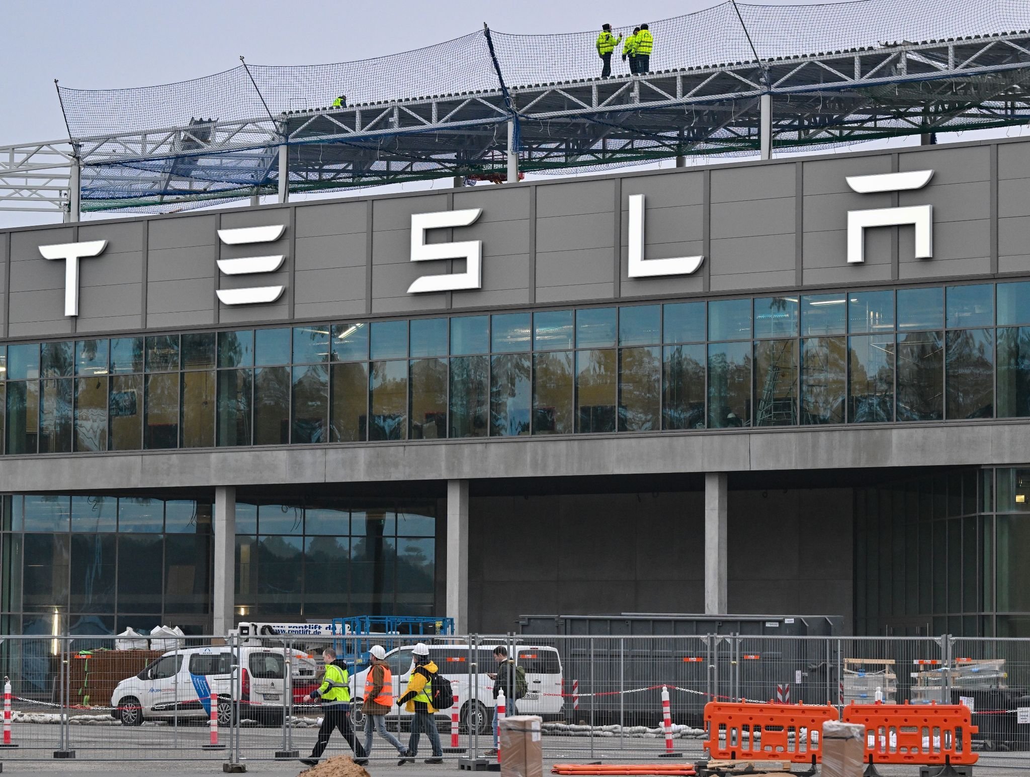 Proteste gegen Erweiterung des Tesla-Geländes Proteste gegen Erweiterung des Tesla-Geländes