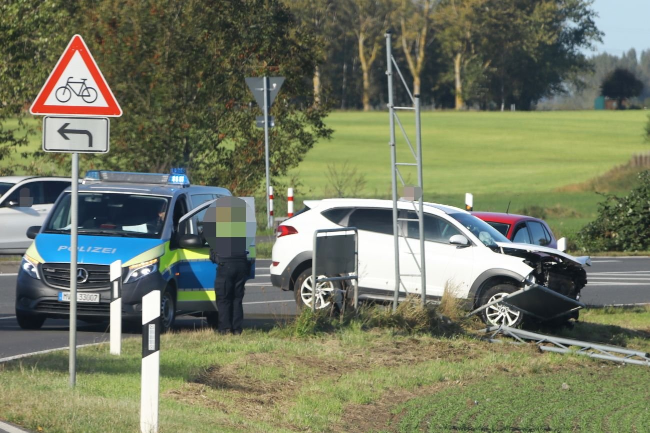 Zwei Menschen bei Unfall nahe Wolgast verletzt