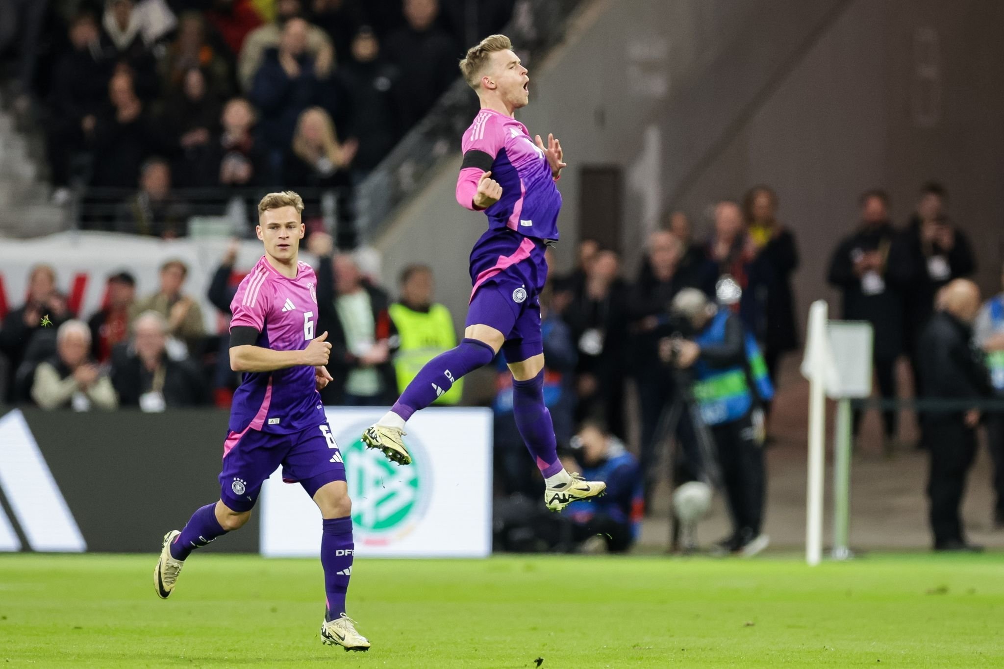 „Major Tom“ als DFB-Torhymne - Müller singt mit