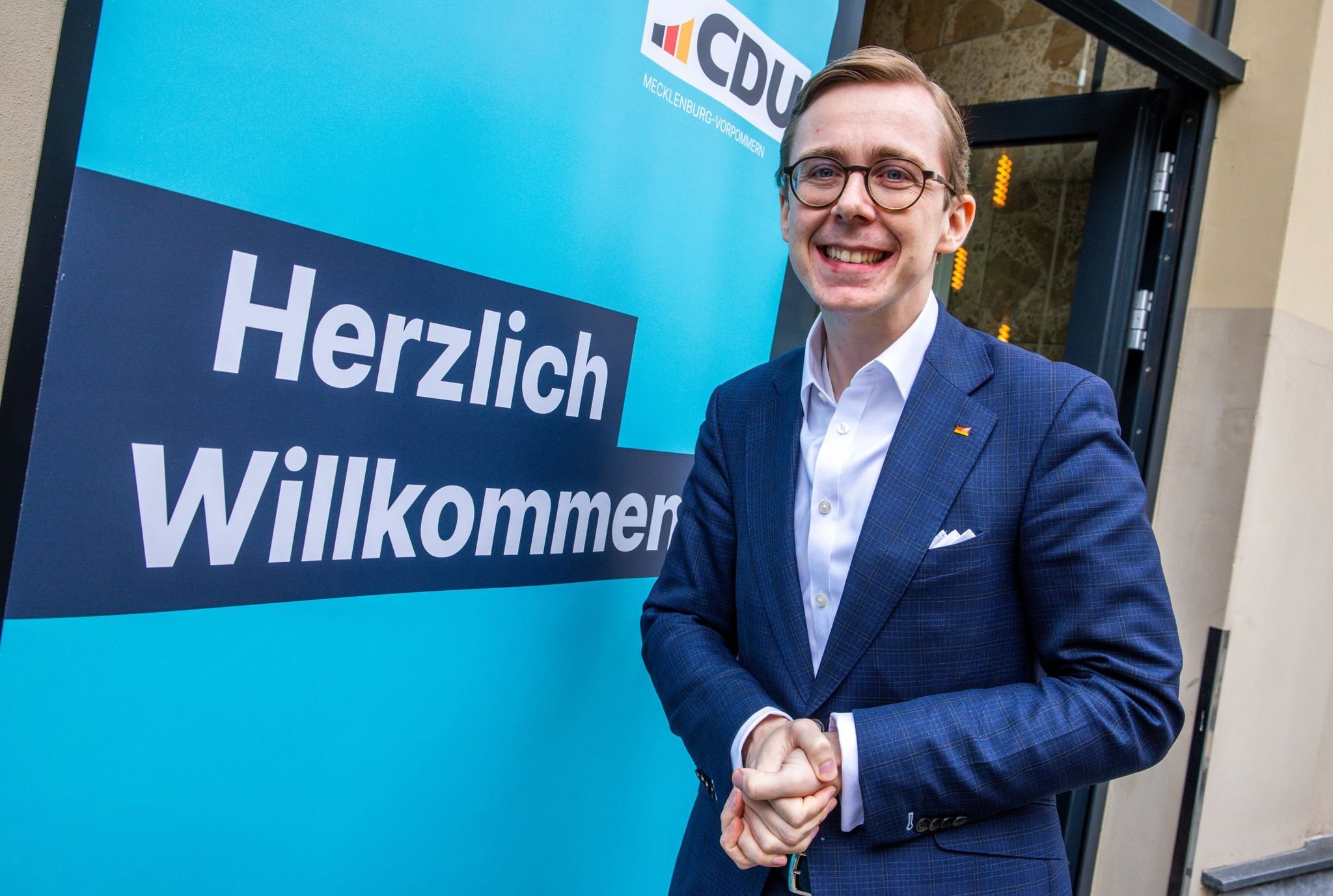 Philipp Amthor erleidet Schwächeanfall und stürzt