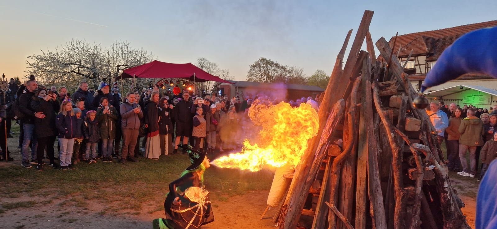 Hexen und Zauberer übernehmen das Regiment in der Walpurgisnacht 2024