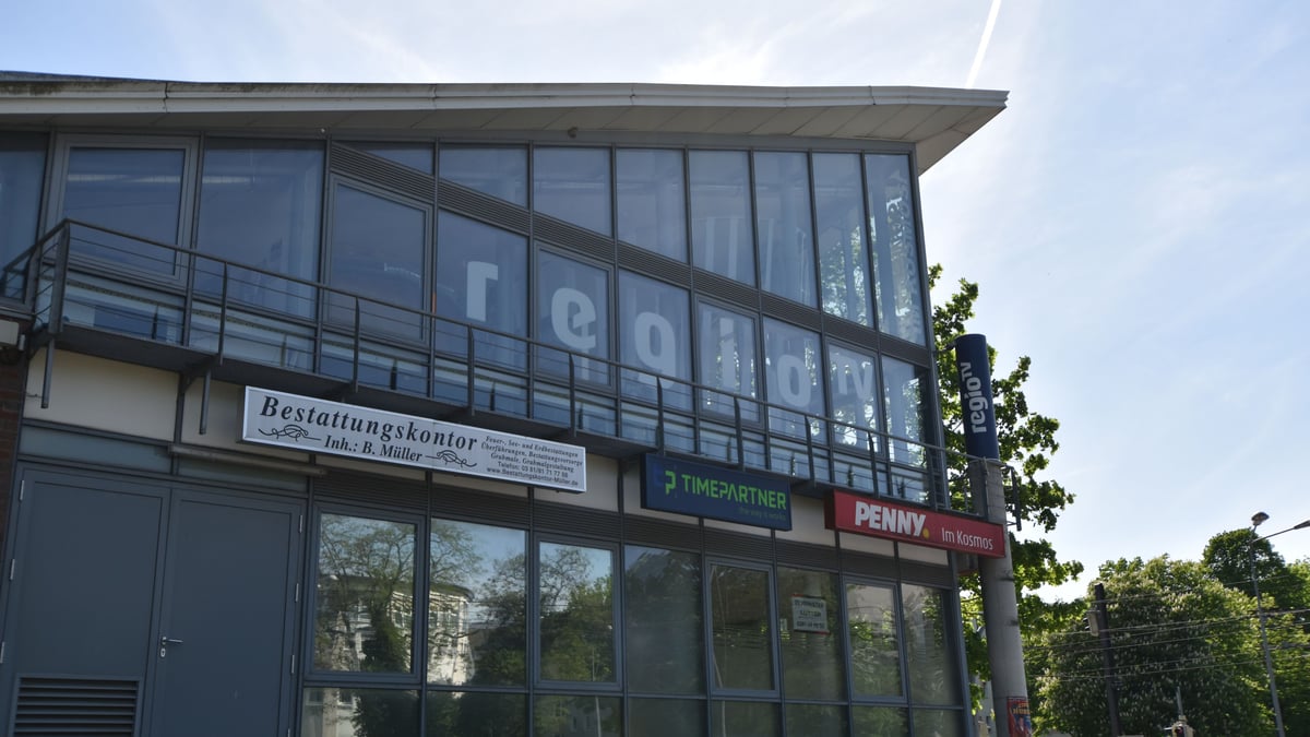 Lokalsender Regio TV Rostock mit neuer Außenwerbung