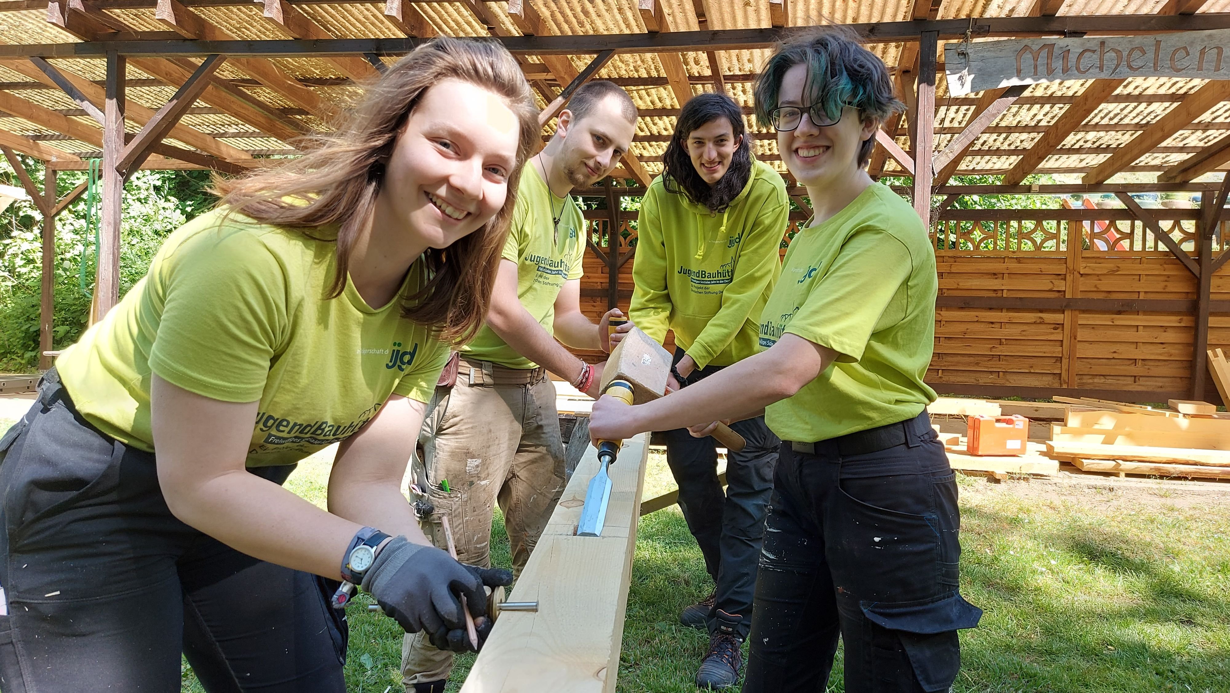 Junge Freiwillige aus Wismar leisten Hilfe für das Ahrtal