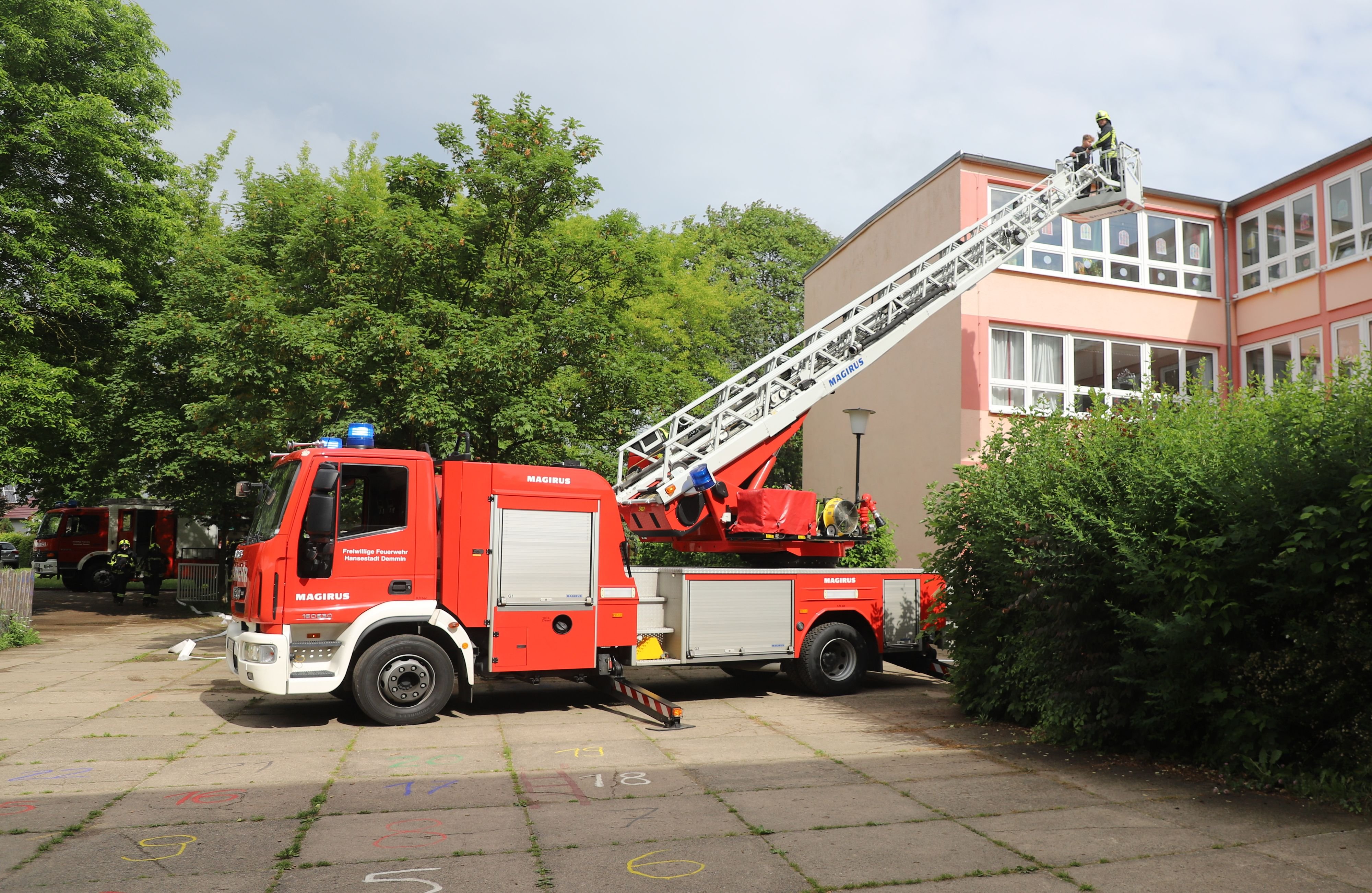 Alarm an Schule in Demmin – Feuerwehr rückt an
