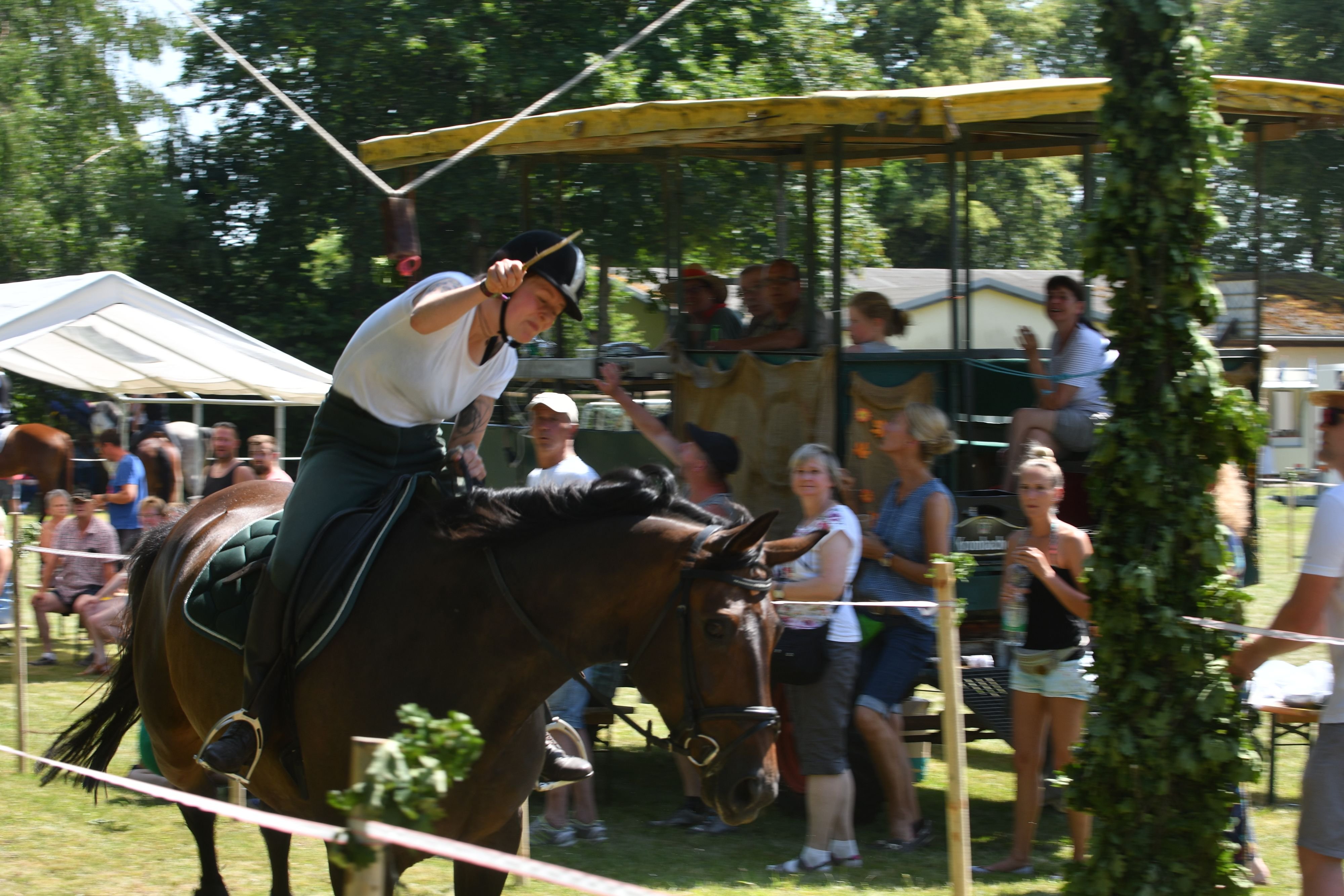 Wedendorfer feiern mit Anglern, Reitern und Turnerinnen