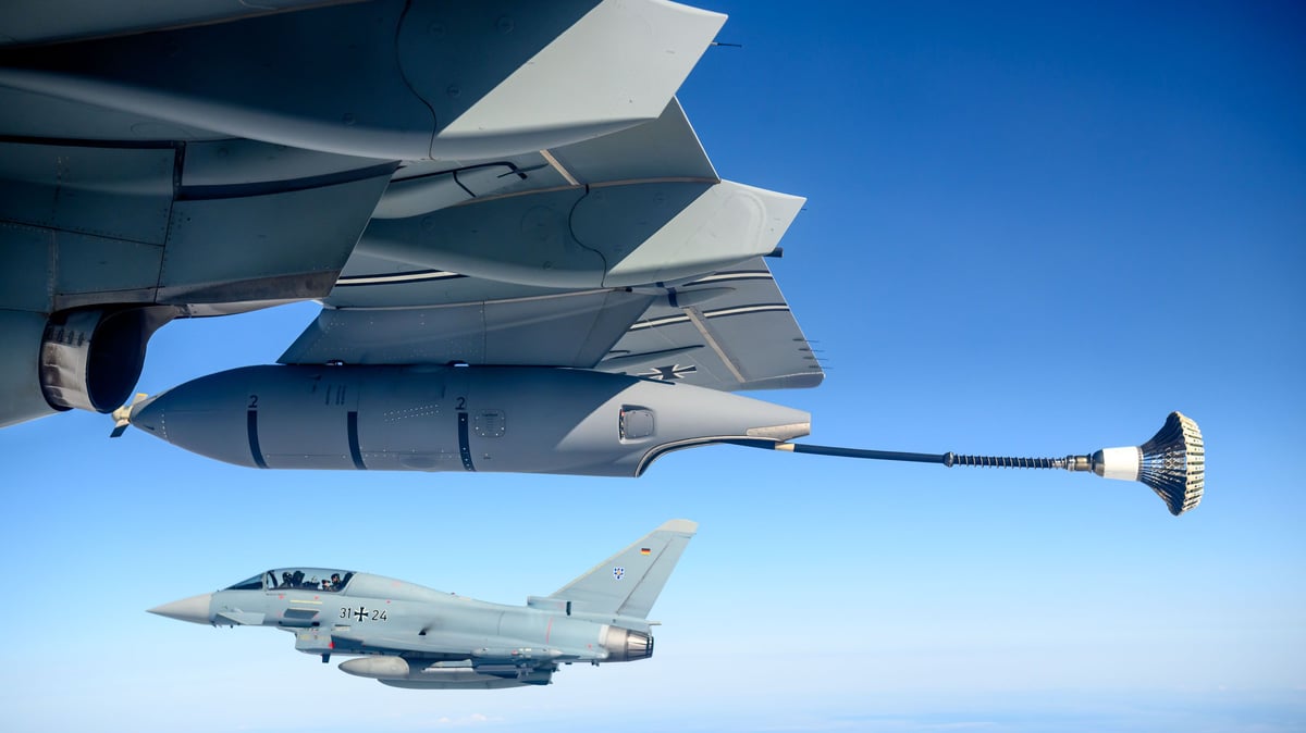 Warum die Eurofighter in Laage nachts Tankmanöver üben