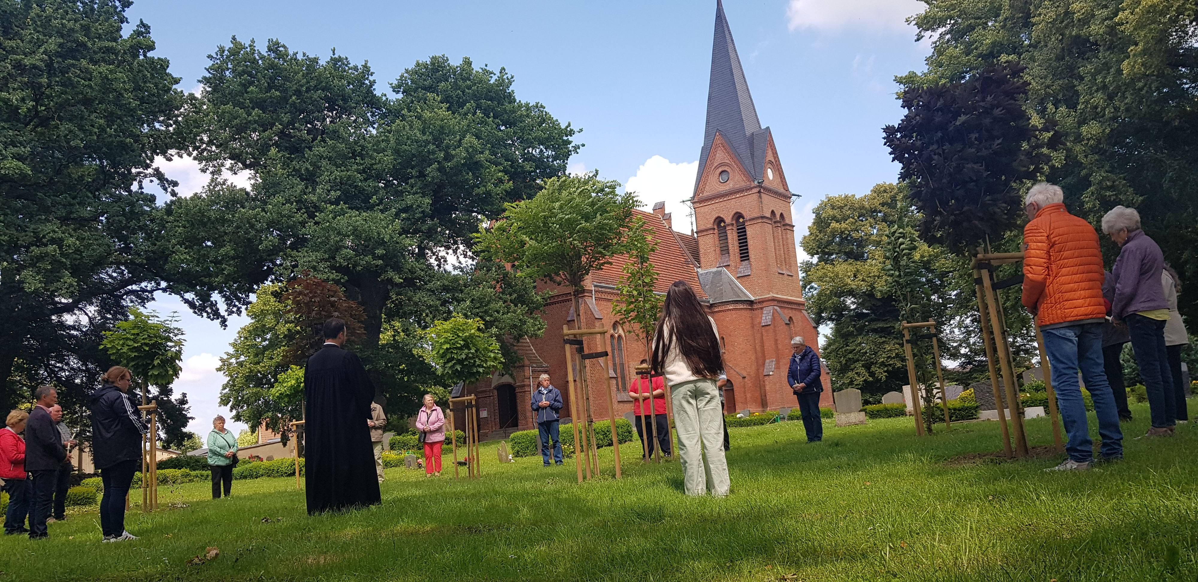 In dieser Kirchengemeinde sind Bestattungen in einem Baumkreis möglich