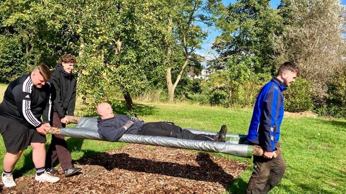 Überlebenstraining für Teams: Hubert Rabl weiß, wie es geht