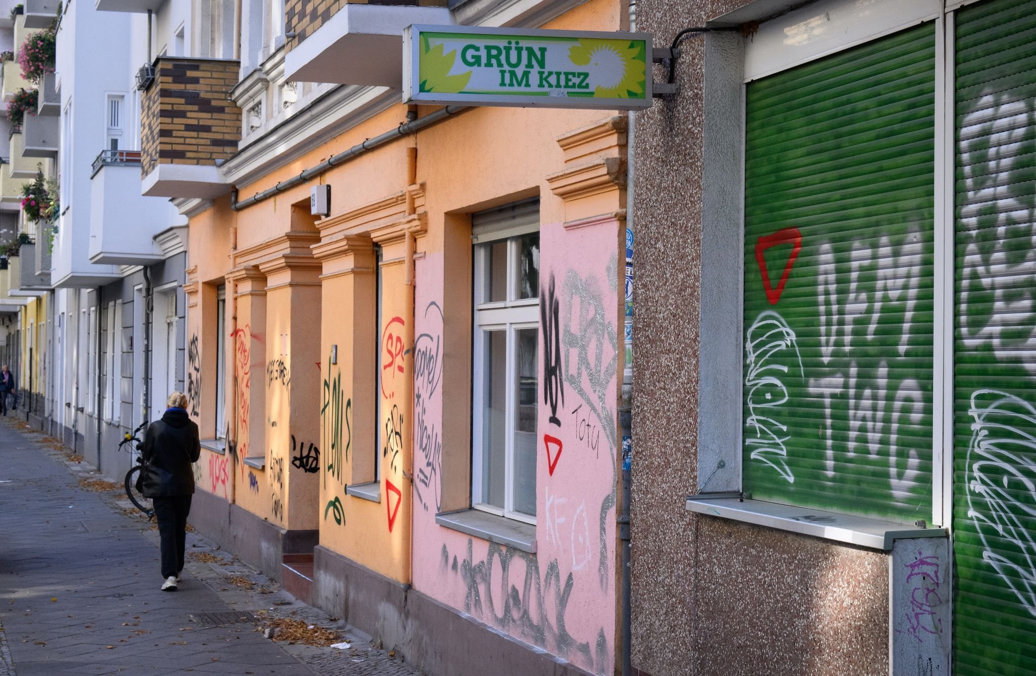 Hamas-Symbol auf Wahlkreis-Büro der Grünen in Neukölln