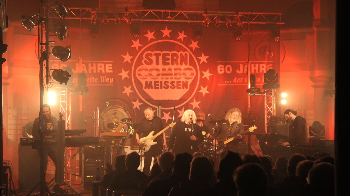 Kult-Band rockt Kirche in Neuhaus