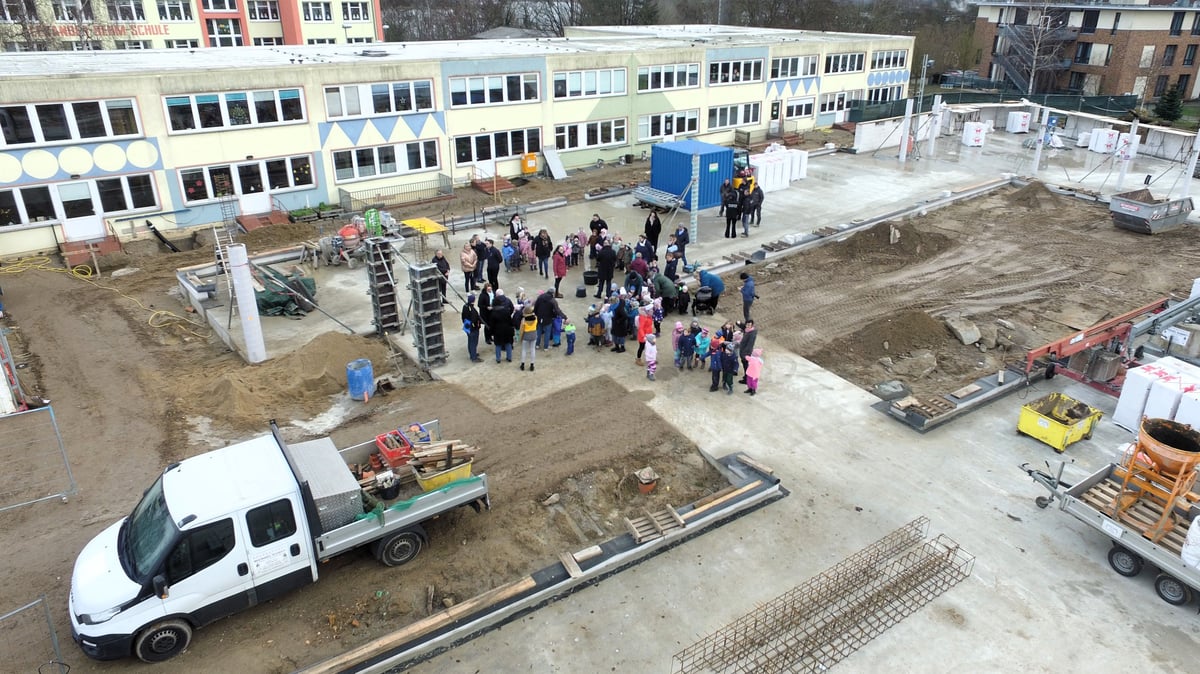 Sternberg legt Grundstein für neue Kita