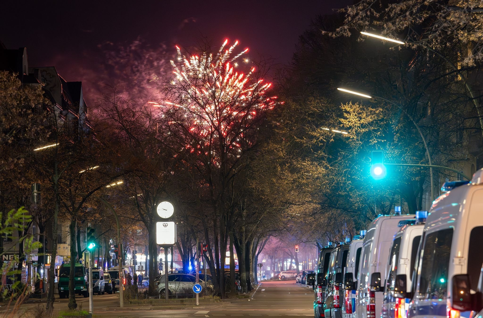 Polizei zieht positive Zwischenbilanz in Neujahrsnacht Polizei zieht positive Zwischenbilanz in Neujahrsnacht