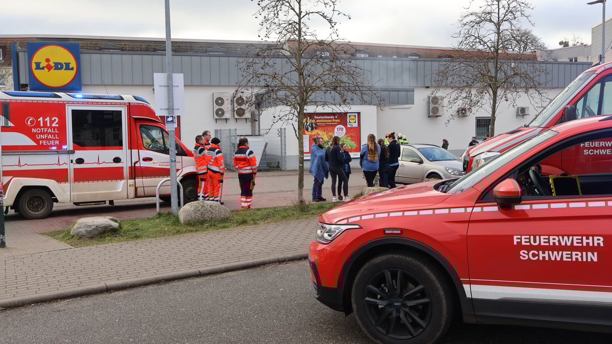 Feuer im Lidl-Markt in Schwerin: Um 14:15 Uhr ging der Notruf ein