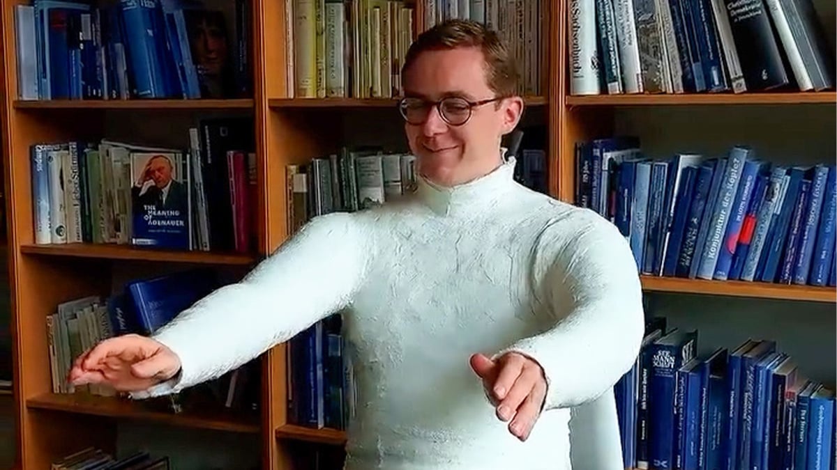 Philipp Amthor komplett eingegipst – Jetzt erklärt er alles