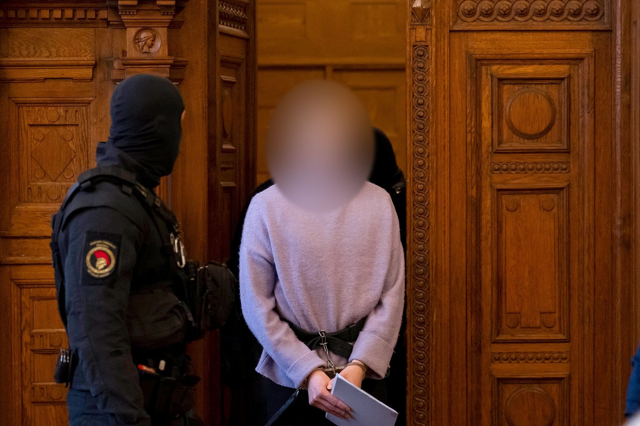 Prozess gegen deutsche Person aus linker Szene gestartet