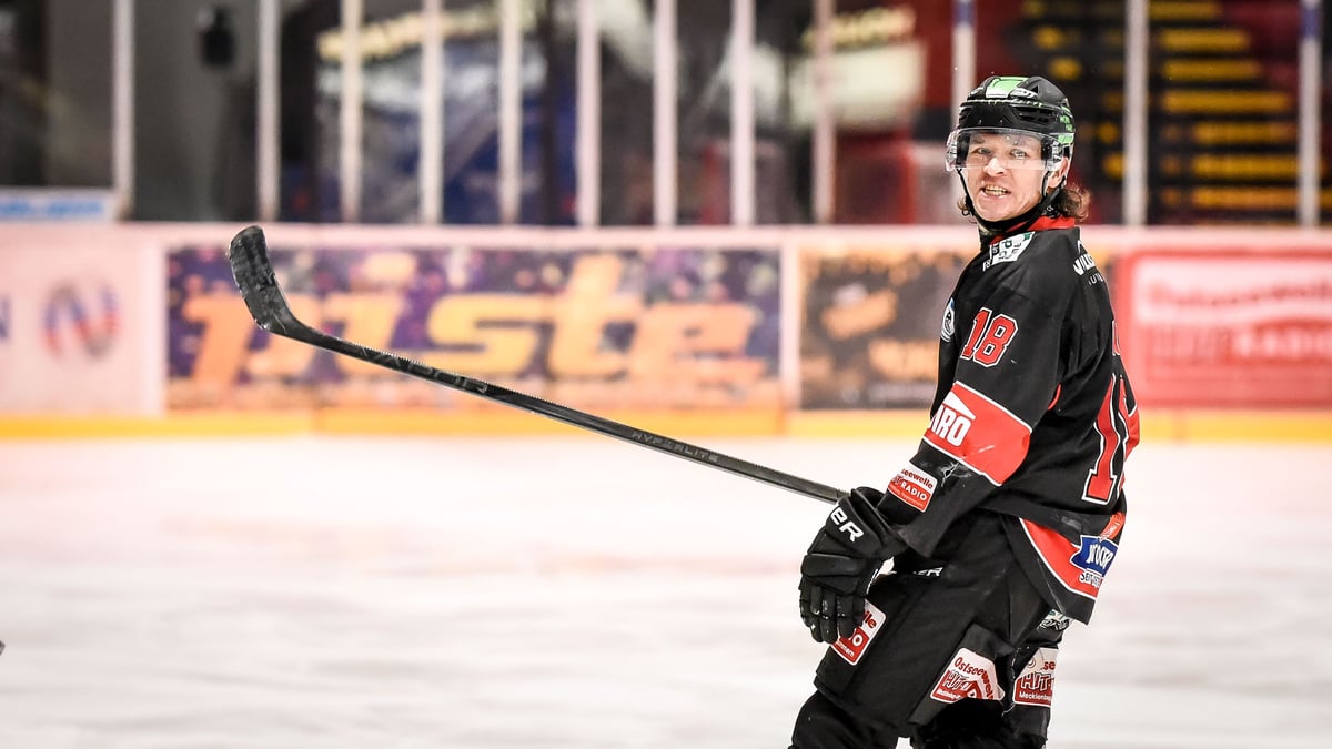 Piranhas feiern ihre Stars Jesper Öhrvall und Connor Hannon