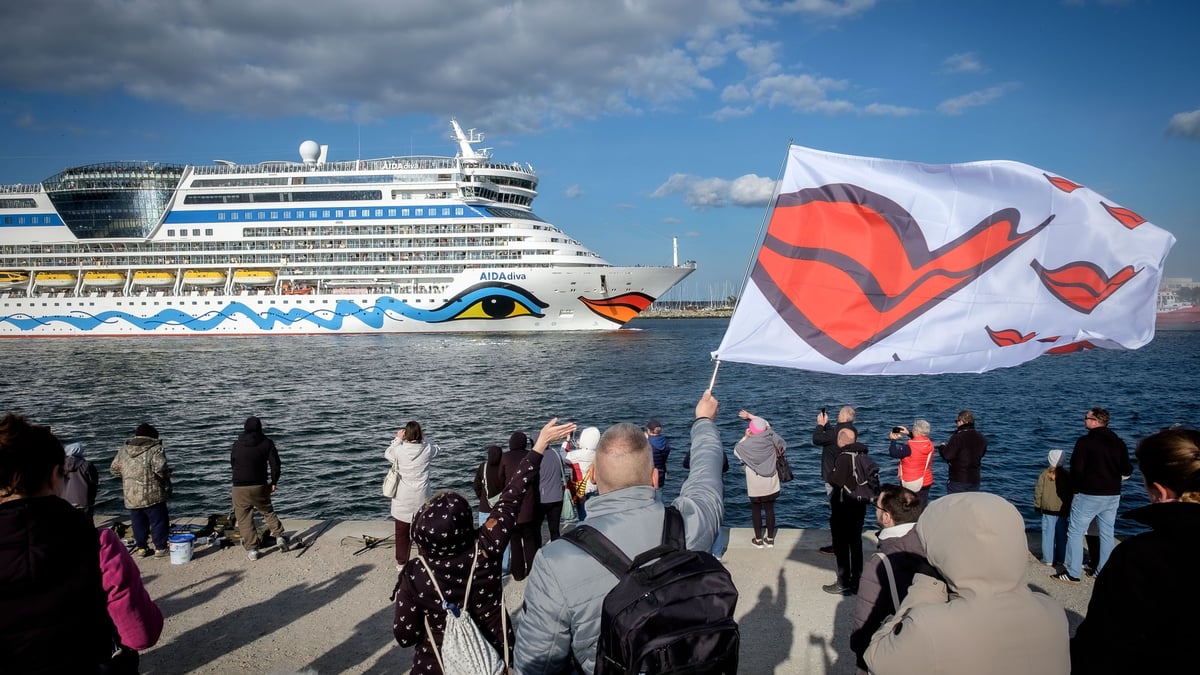 Port Party in Warnemünde: Livemusik und Schlepperballett