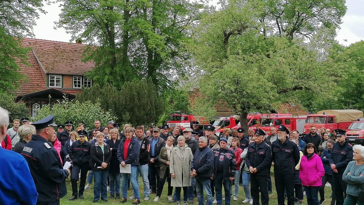 Alt Jabel gedenkt der Helden des Waldbrandes von 2019