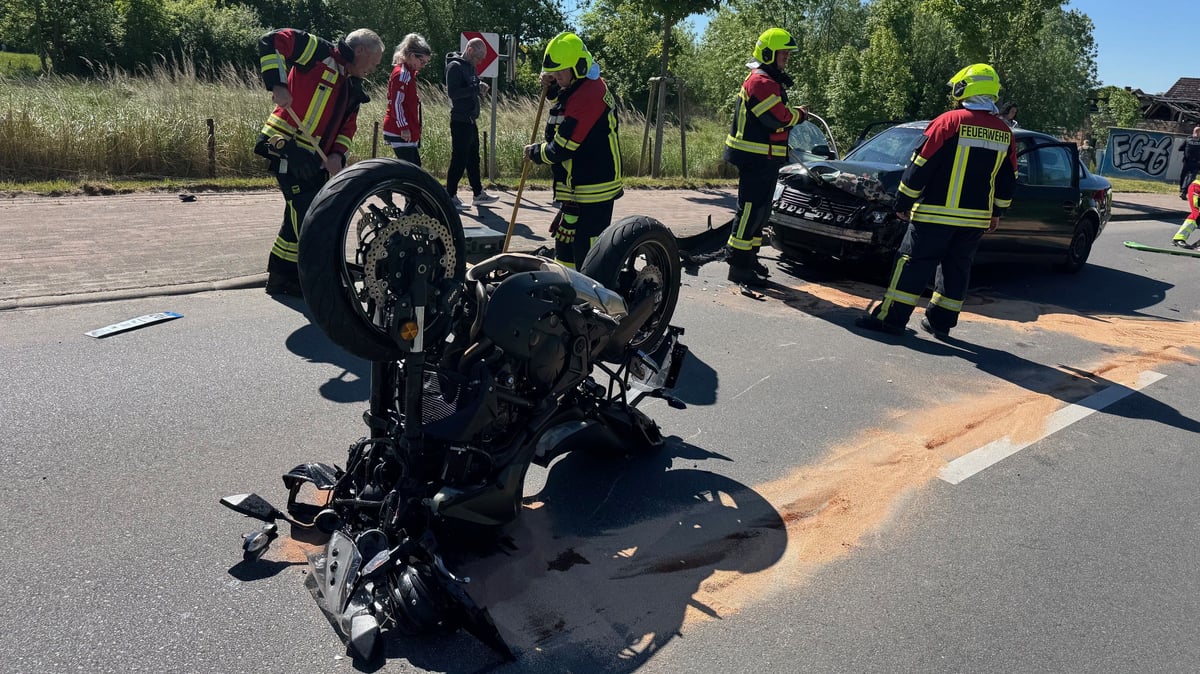 Schwerer Motorradunfall und Vollsperrung auf L35