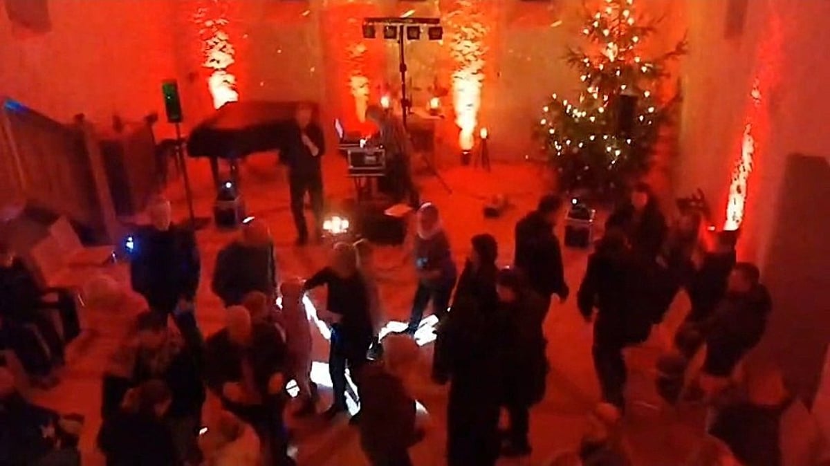 Pfarrer und DJ: Dorfkirche wird zur Discoarena